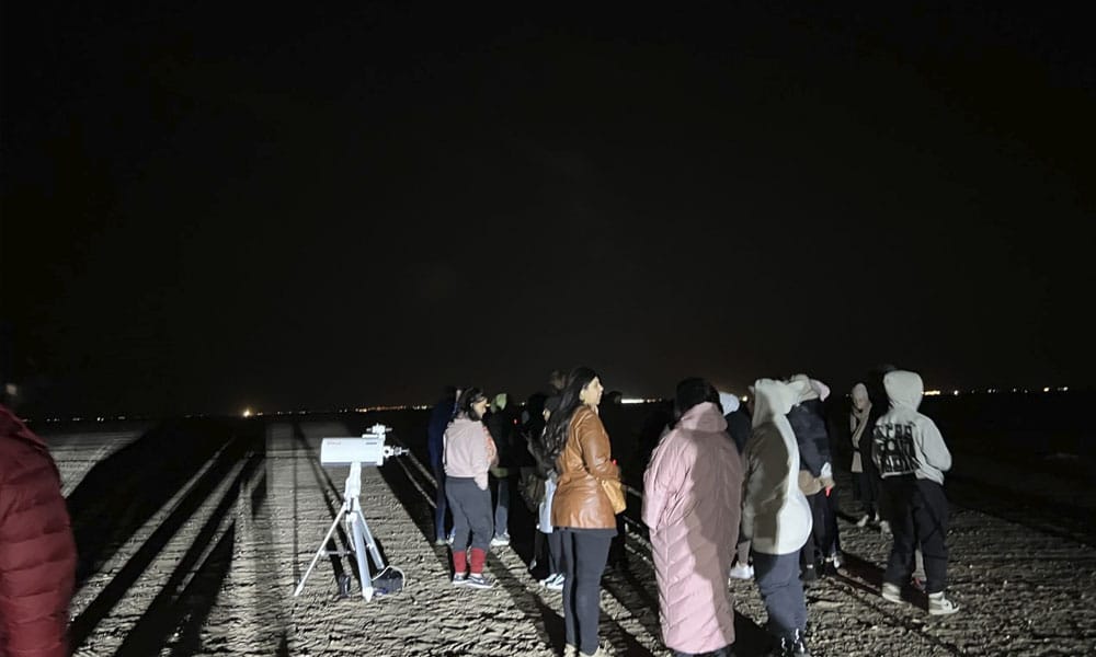 كويت نيوز | فريق شبابي يرصد الكواكب والنجوم في بر الكويت باستخدام أحدث ...
